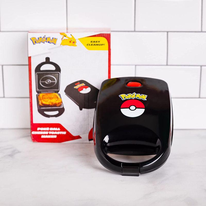 Uncanny Brands Pokémon Pokéball Single Cheese Toastie Maker - The ...