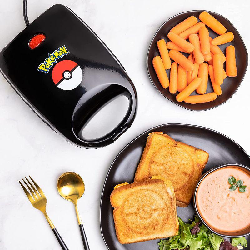 Uncanny Brands Pokémon Pokéball Single Cheese Toastie Maker - The ...